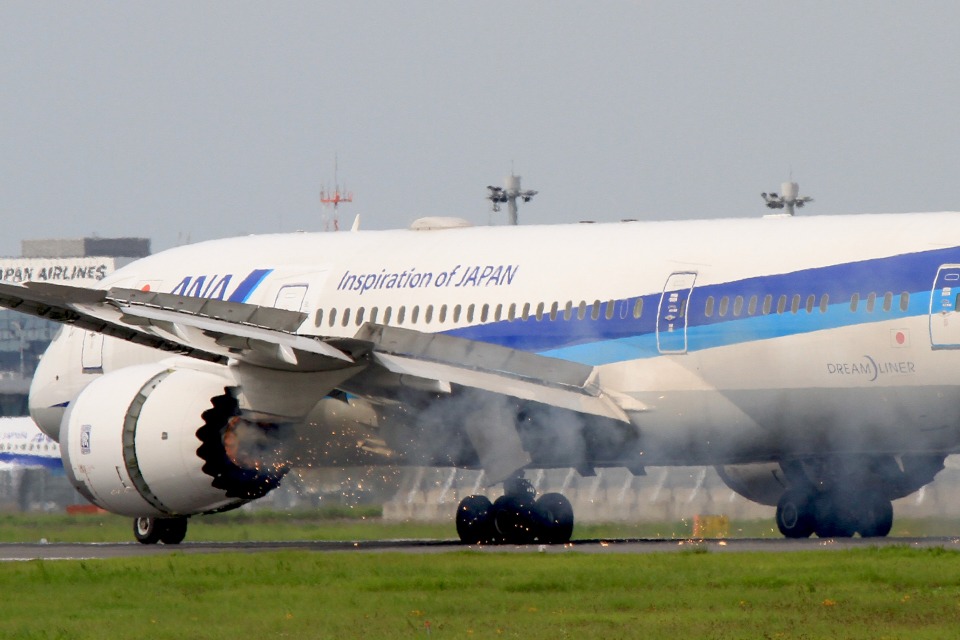 Boeing 787 Dreamliner Engine Failure: What Went Wrong and